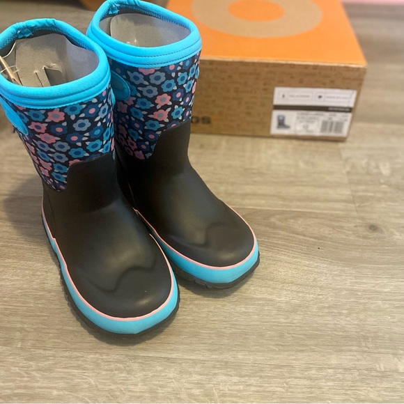 Bogs | Shoes | New Girls Bogs | Poshmark